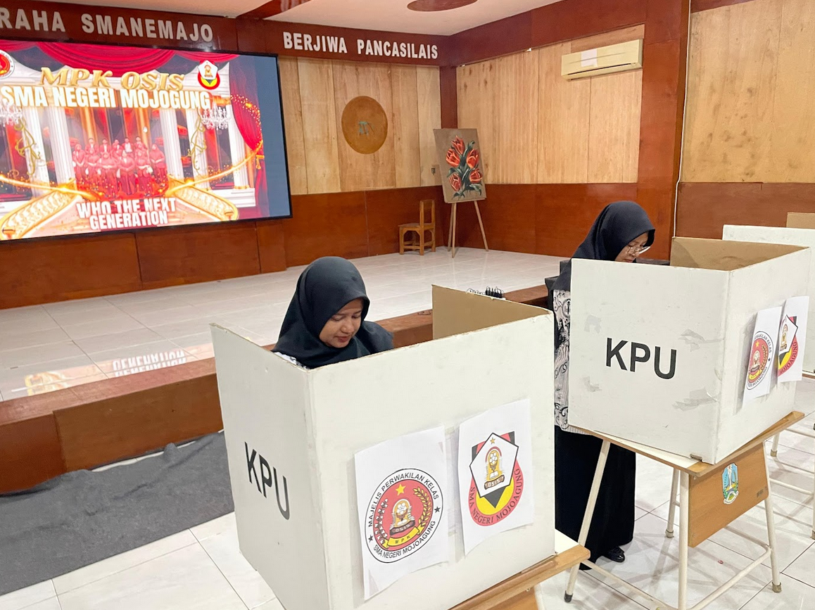 Pemilihan OSIS SMAN Mojoagung Gunakan Tablet sebagai Inovasi Pemilu ...